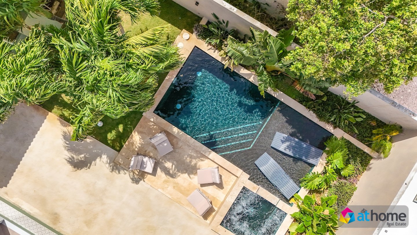 Gerenoveerde Villa met Appartement Zwembad en Jacuzzi te Matancia te ...